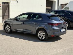 Blue Renault Megane 2021 in Riga, with an engine capacity of 1.60 L and mileage of 21 thousand km for 13700 €, photo 7 on AUTOMOTO.COM.LV