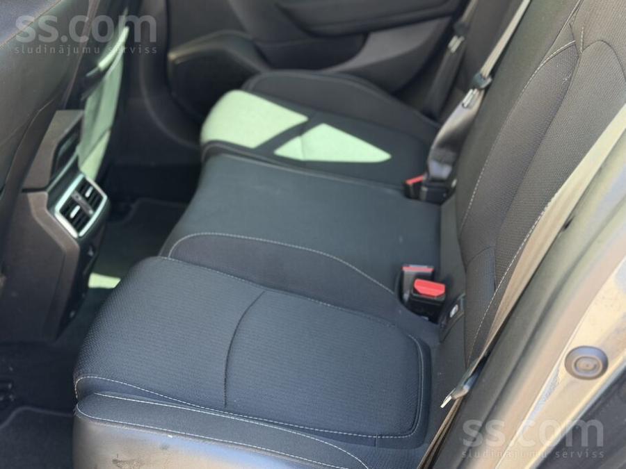 Blue Renault Megane 2021 in Riga, with an engine capacity of 1.60 L and mileage of 21 thousand km for 13700 €, photo 9 on AUTOMOTO.COM.LV