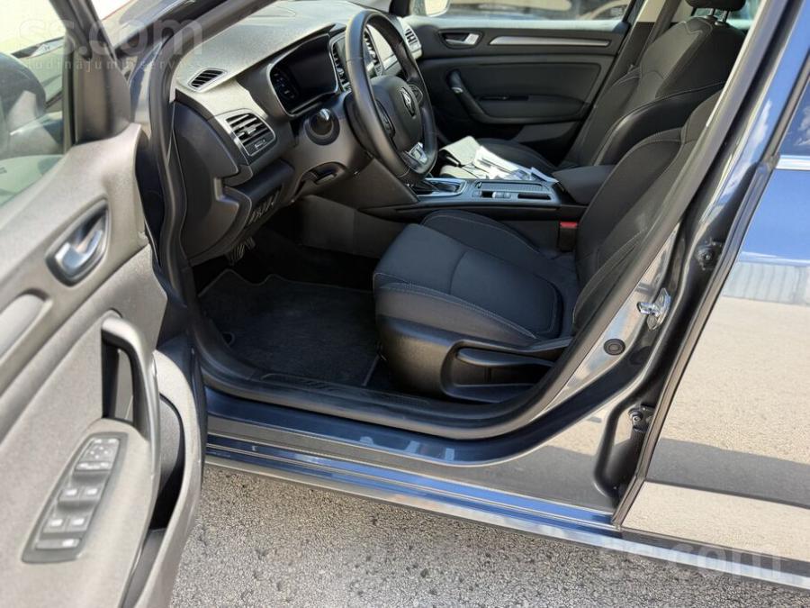Blue Renault Megane 2021 in Riga, with an engine capacity of 1.60 L and mileage of 21 thousand km for 13700 €, photo 10 on AUTOMOTO.COM.LV