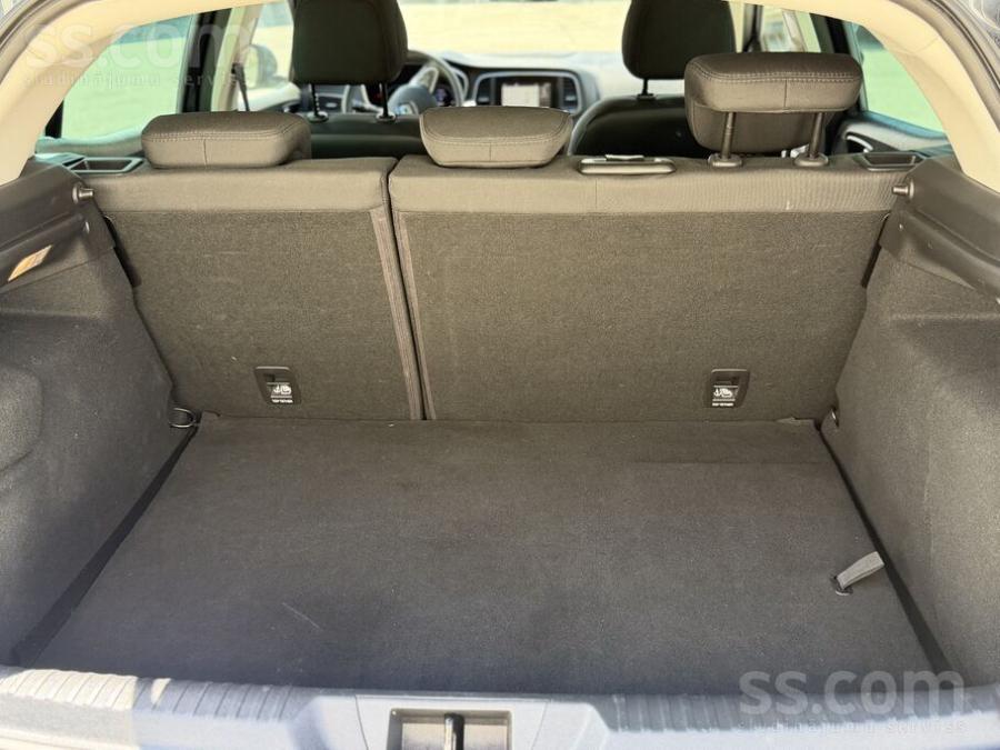 Blue Renault Megane 2021 in Riga, with an engine capacity of 1.60 L and mileage of 21 thousand km for 13700 €, photo 18 on AUTOMOTO.COM.LV