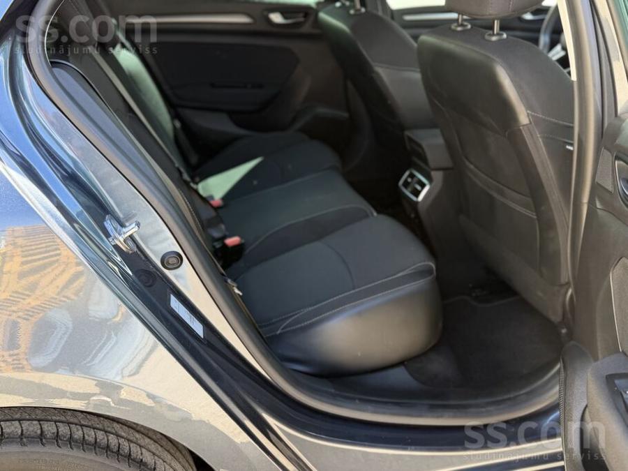 Blue Renault Megane 2021 in Riga, with an engine capacity of 1.60 L and mileage of 21 thousand km for 13700 €, photo 19 on AUTOMOTO.COM.LV