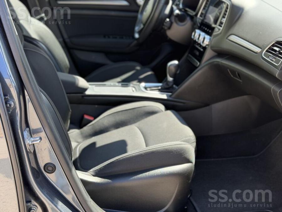 Blue Renault Megane 2021 in Riga, with an engine capacity of 1.60 L and mileage of 21 thousand km for 13700 €, photo 22 on AUTOMOTO.COM.LV