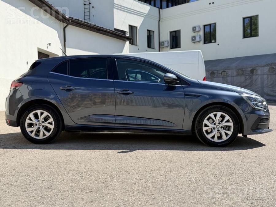 Blue Renault Megane 2021 in Riga, with an engine capacity of 1.60 L and mileage of 21 thousand km for 13700 €, photo 23 on AUTOMOTO.COM.LV