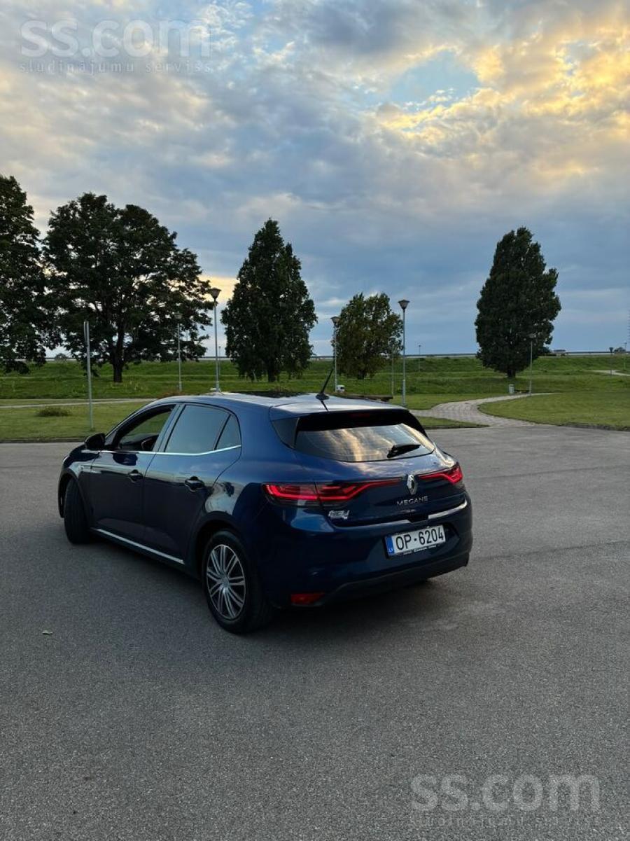 Blue Renault Megane 2021 in Daugavpils, with an engine capacity of 1.50 L and mileage of 203 thousand km for 10800 €, photo 4 on AUTOMOTO.COM.LV