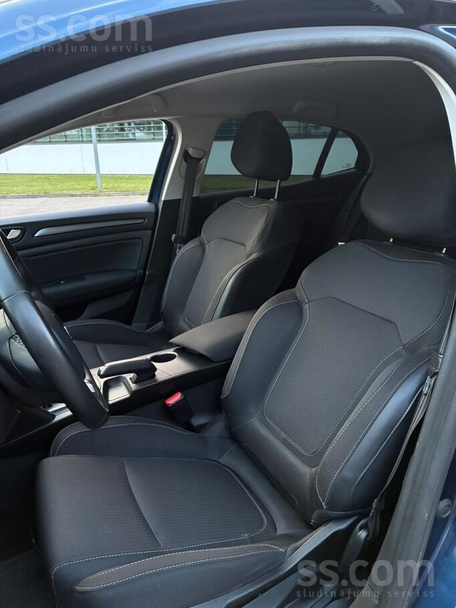 Blue Renault Megane 2021 in Daugavpils, with an engine capacity of 1.50 L and mileage of 203 thousand km for 10800 €, photo 12 on AUTOMOTO.COM.LV