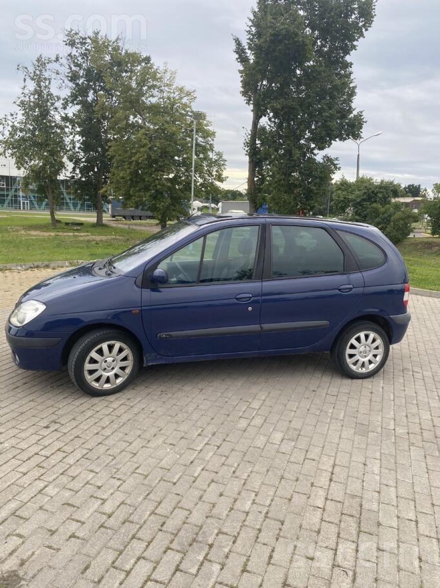 Zils Renault Megane 2001 Rēzekne, ar dzinēja tilpumu 1.60 L un nobraukumu 253 tūkst. km par 1300 €, foto 3 vietnē AUTOMOTO.COM.LV
