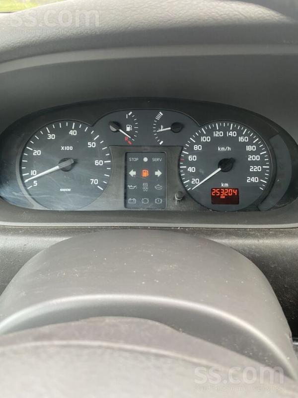 Zils Renault Megane 2001 Rēzekne, ar dzinēja tilpumu 1.60 L un nobraukumu 253 tūkst. km par 1300 €, foto 6 vietnē AUTOMOTO.COM.LV