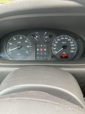 Zils Renault Megane 2001 Rēzekne, ar dzinēja tilpumu 1.60 L un nobraukumu 253 tūkst. km par 1300 €, foto 7 vietnē AUTOMOTO.COM.LV
