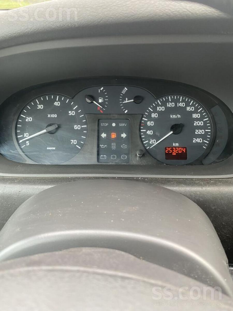 Zils Renault Megane 2001 Rēzekne, ar dzinēja tilpumu 1.60 L un nobraukumu 253 tūkst. km par 1300 €, foto 7 vietnē AUTOMOTO.COM.LV