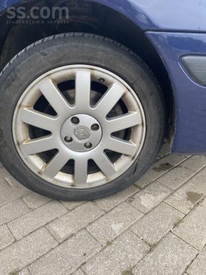 Zils Renault Megane 2001 Rēzekne, ar dzinēja tilpumu 1.60 L un nobraukumu 253 tūkst. km par 1300 €, foto 11 vietnē AUTOMOTO.COM.LV