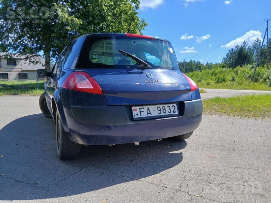 Blue Renault Megane 2004 in Riga, with an engine capacity of 1.40 L and mileage of 255 thousand km for 500 €, photo 6 on AUTOMOTO.COM.LV