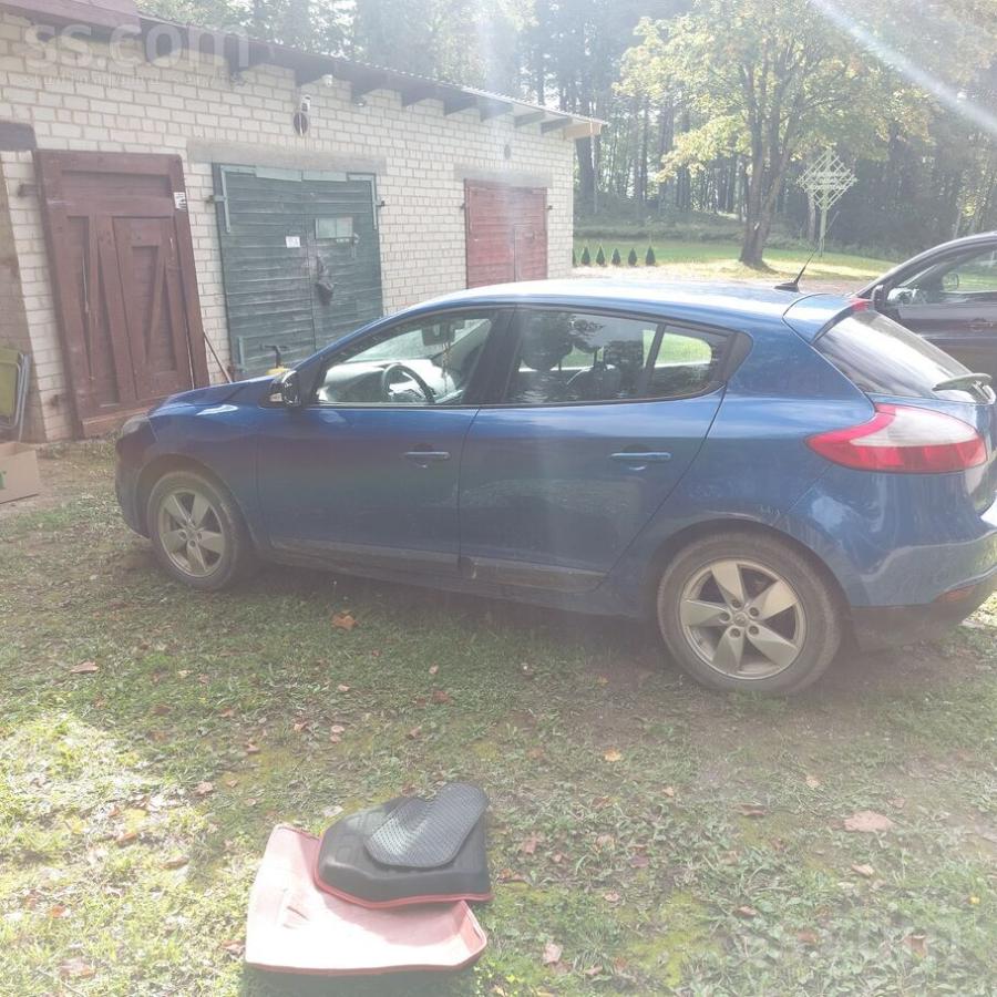 Zils Renault Megane 2012 Limbaži, ar dzinēja tilpumu 1.60 L un nobraukumu 313 tūkst. km par 2800 €, foto 3 vietnē AUTOMOTO.COM.LV