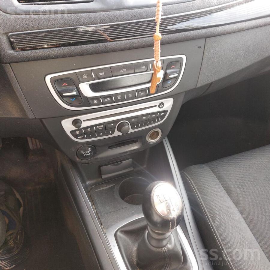 Zils Renault Megane 2012 Limbaži, ar dzinēja tilpumu 1.60 L un nobraukumu 313 tūkst. km par 2800 €, foto 7 vietnē AUTOMOTO.COM.LV