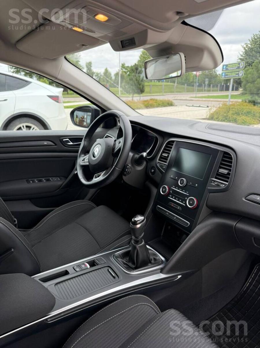 Zils Renault Megane 2018 Rīga, ar dzinēja tilpumu 1.20 L un nobraukumu 70 tūkst. km par 8000 €, foto 4 vietnē AUTOMOTO.COM.LV