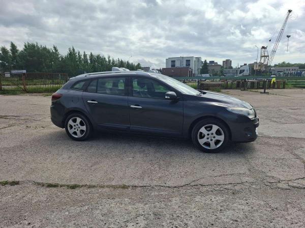 Zils Renault Megane 2010 Klaipėda, ar dzinēja tilpumu 1.50 L un nobraukumu 216 tūkst. km par 3000 €, foto 3 vietnē AUTOMOTO.COM.LV
