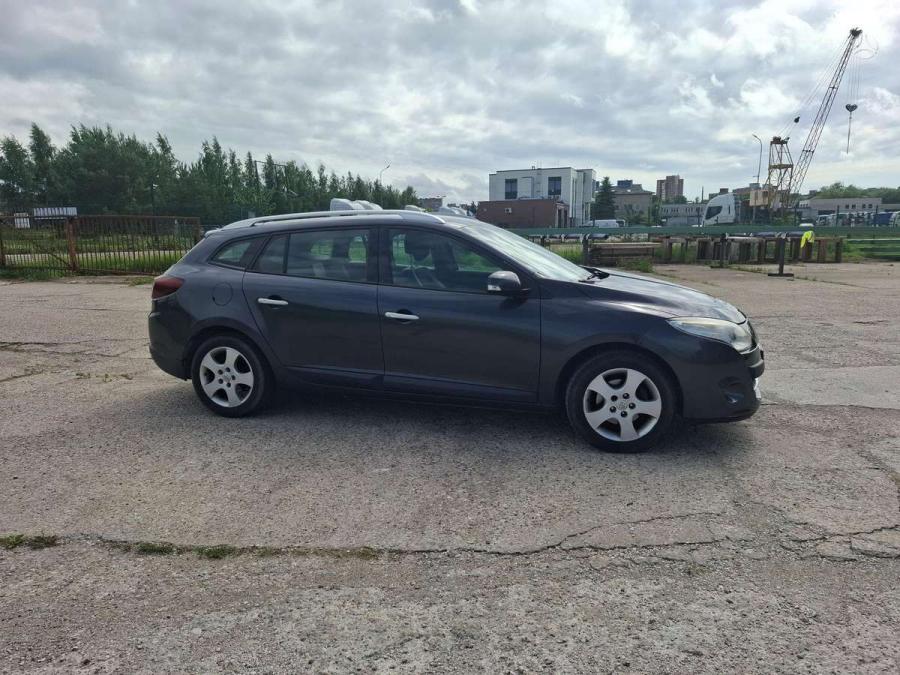 Blue Renault Megane 2010 in Klaipeda, with an engine capacity of 1.50 L and mileage of 216 thousand km for 3000 €, photo 4 on AUTOMOTO.COM.LV