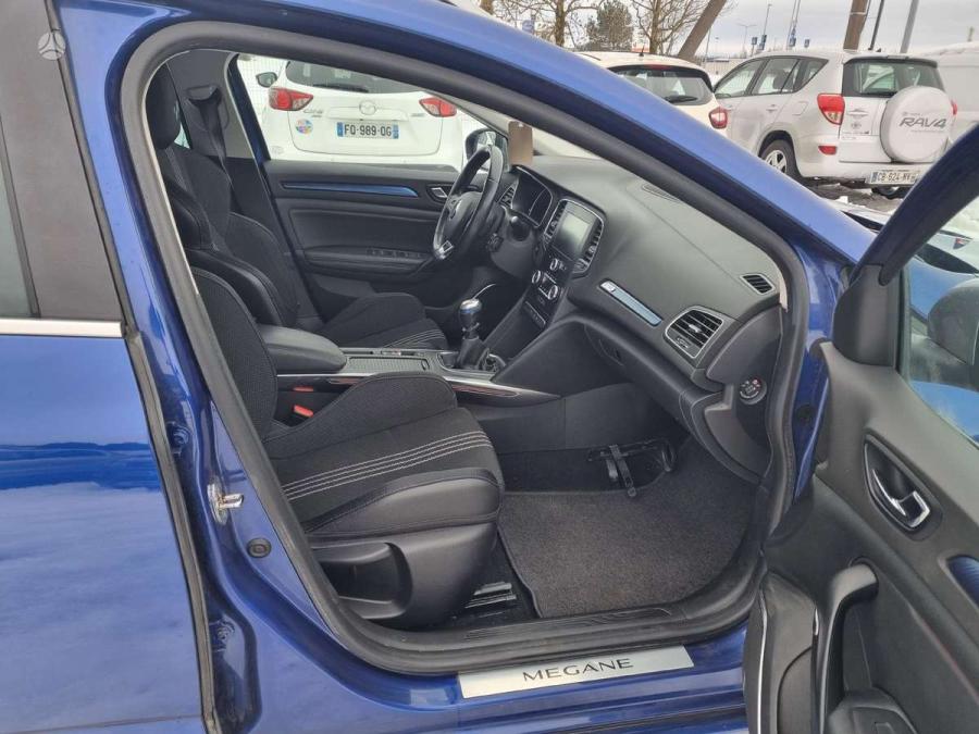 Blue Renault Megane 2017 in Taurage, with an engine capacity of 1.60 L and mileage of 244 thousand km for 6900 €, photo 15 on AUTOMOTO.COM.LV
