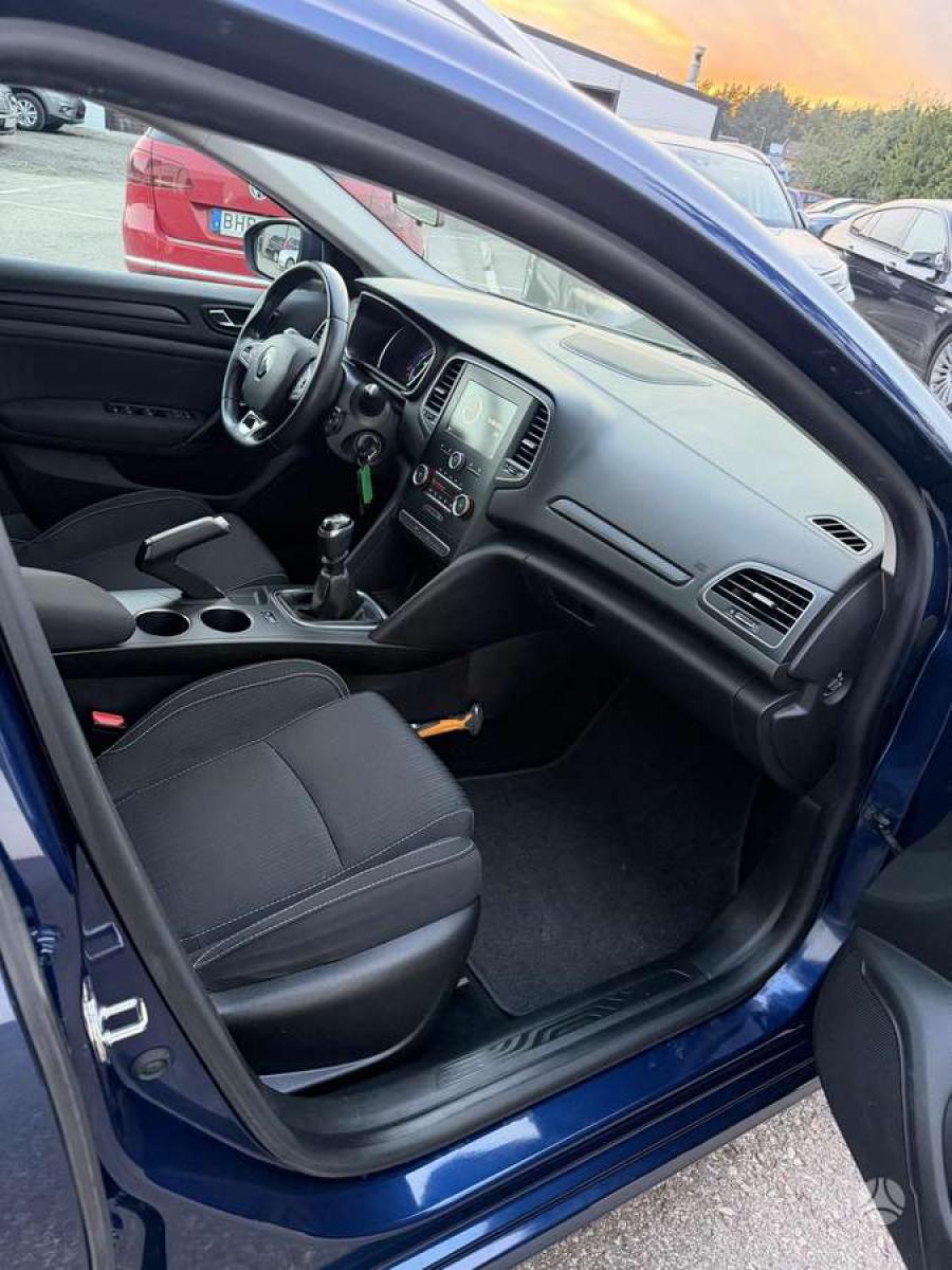 Blue Renault Megane 2018 in Utena, with an engine capacity of 1.33 L and mileage of 166 thousand km for 7750 €, photo 28 on AUTOMOTO.COM.LV