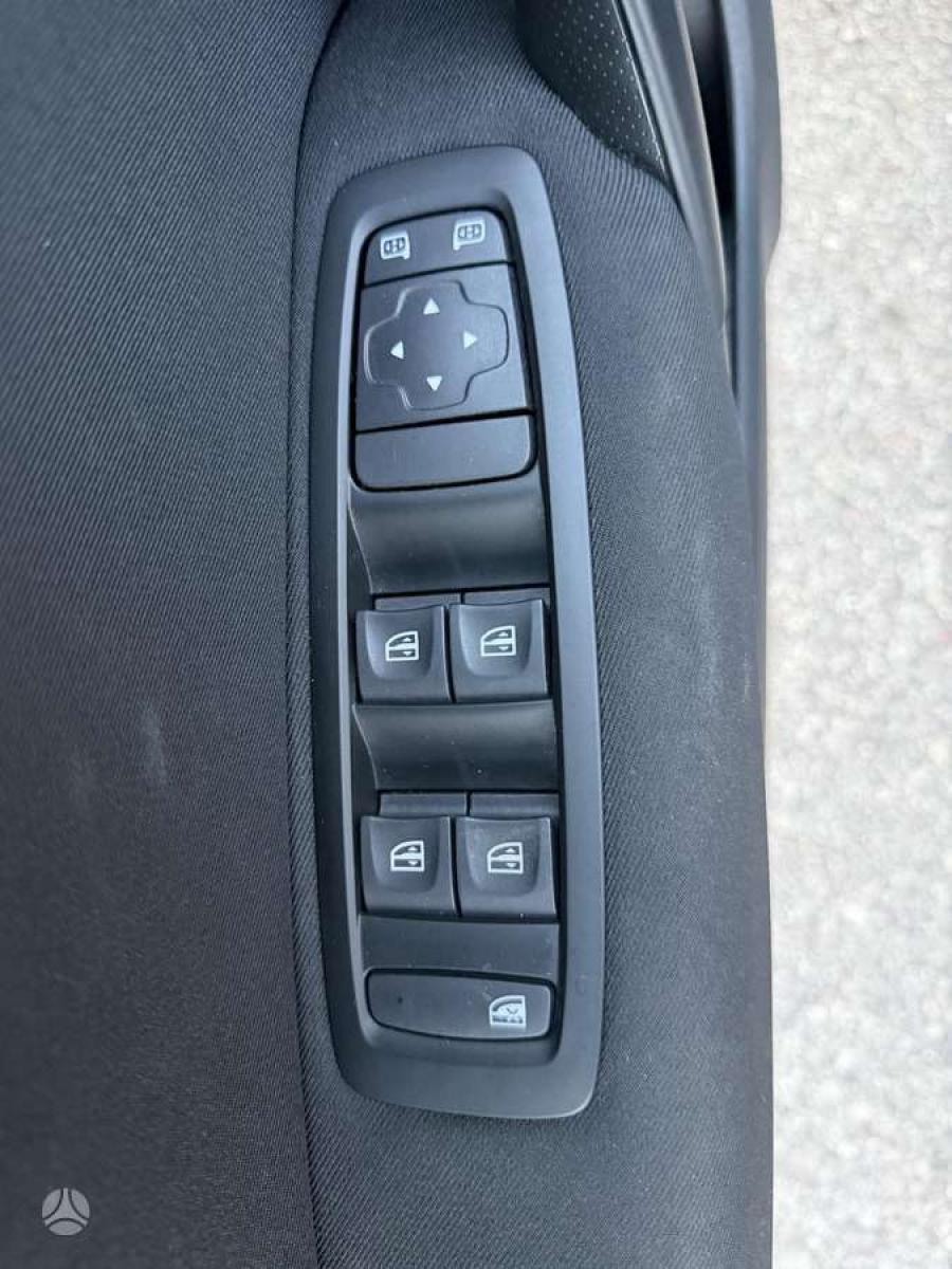 Blue Renault Megane 2018 in Utena, with an engine capacity of 1.33 L and mileage of 166 thousand km for 7750 €, photo 39 on AUTOMOTO.COM.LV