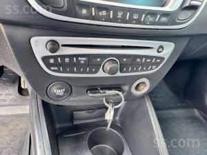 Brūns Renault Megane 2010 Rīga, ar dzinēja tilpumu 1.90 L un nobraukumu 296 tūkst. km par 2590 €, foto 18 vietnē AUTOMOTO.COM.LV