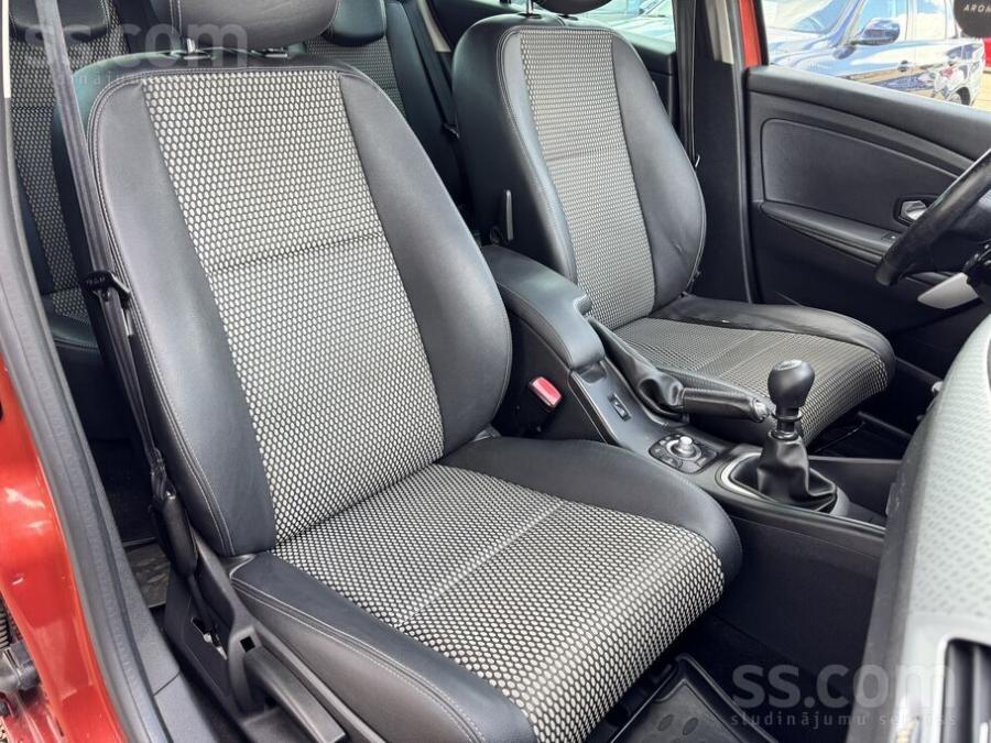 Brūns Renault Megane 2010 Rīga, ar dzinēja tilpumu 1.90 L un nobraukumu 296 tūkst. km par 2590 €, foto 26 vietnē AUTOMOTO.COM.LV