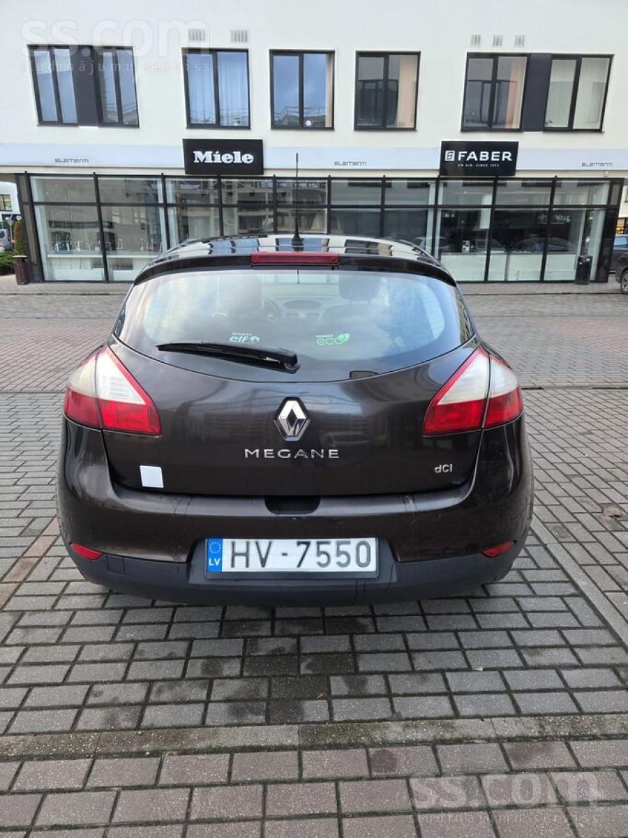 Brown Renault Megane 2012 in Riga, with an engine capacity of 1.50 L and mileage of 301 thousand km for 2600 €, photo 4 on AUTOMOTO.COM.LV