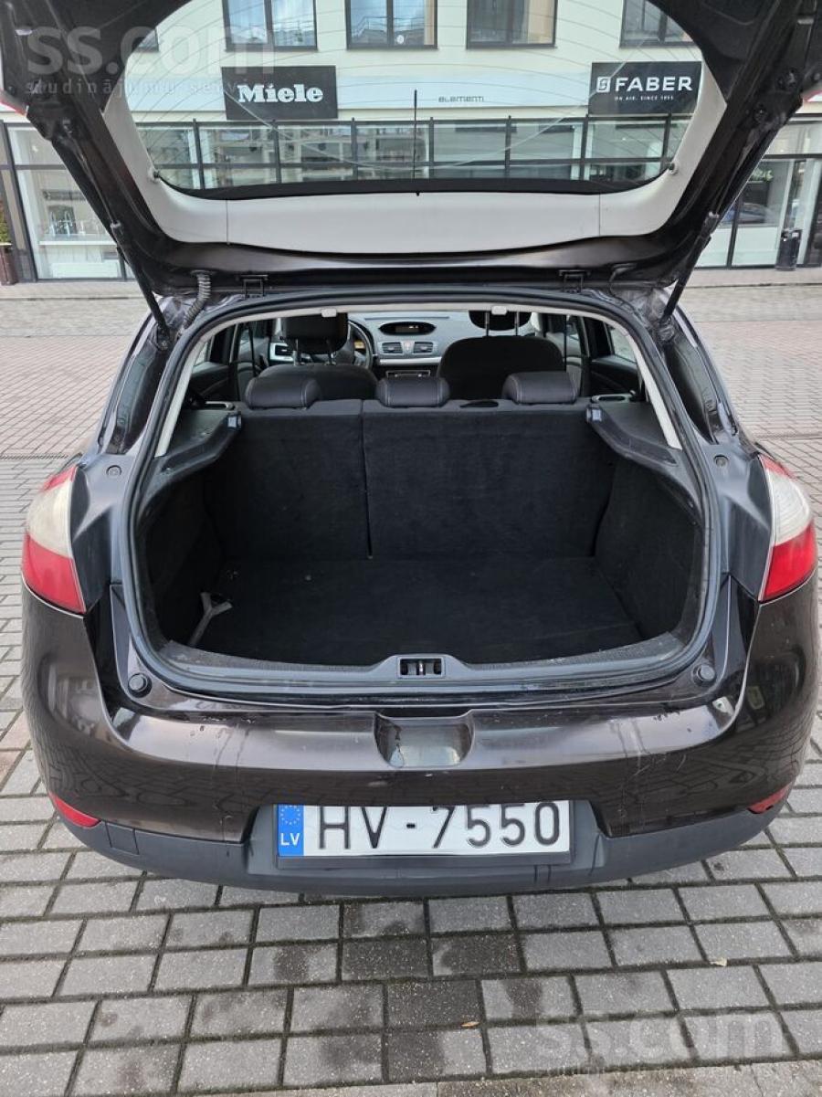 Brown Renault Megane 2012 in Riga, with an engine capacity of 1.50 L and mileage of 301 thousand km for 2600 €, photo 5 on AUTOMOTO.COM.LV