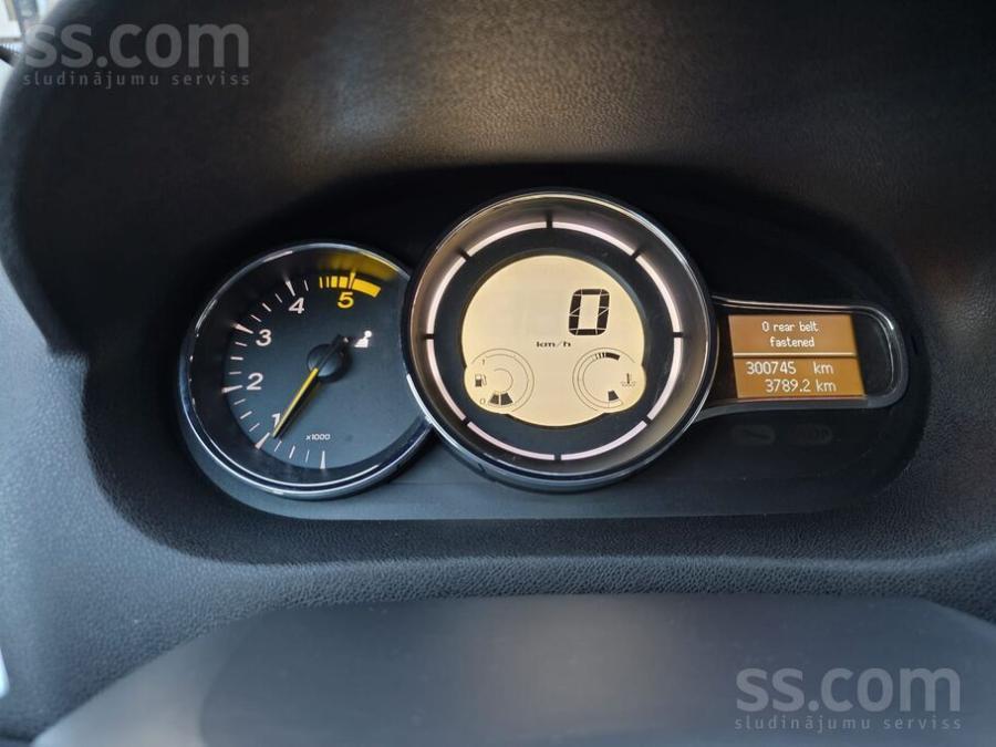 Brown Renault Megane 2012 in Riga, with an engine capacity of 1.50 L and mileage of 301 thousand km for 2600 €, photo 8 on AUTOMOTO.COM.LV