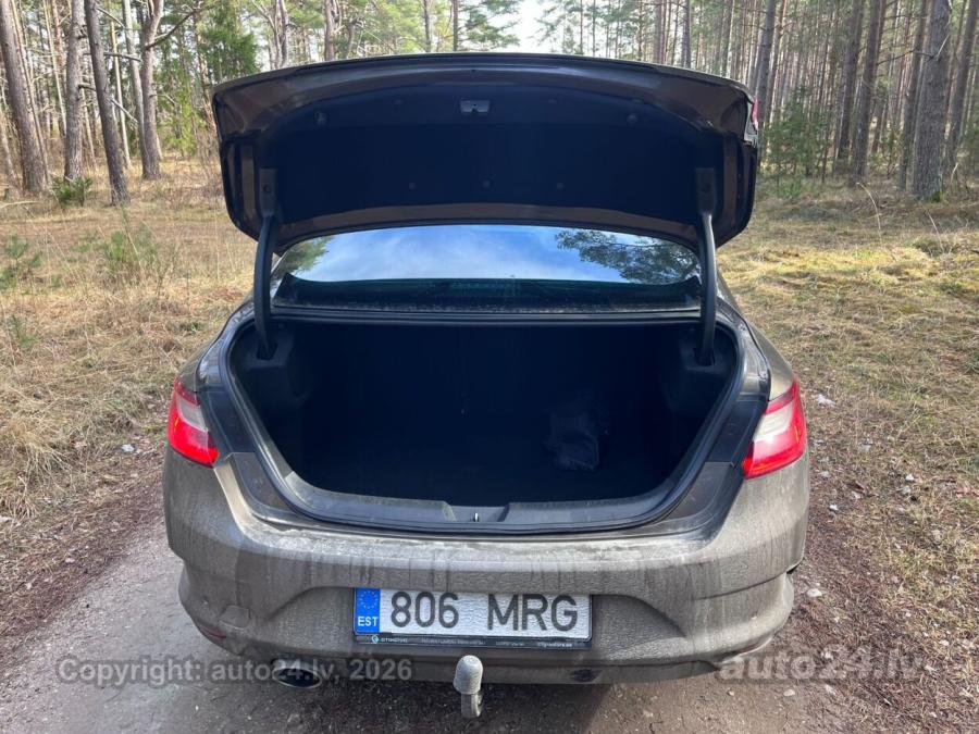 Brown Renault Megane 2017 in Kuressaare, with an engine capacity of 1.50 L and mileage of 161 thousand km for 10500 €, photo 9 on AUTOMOTO.COM.LV