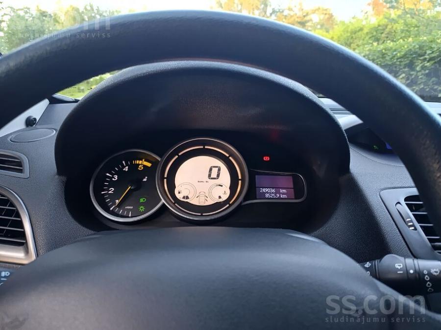 Brūns Renault Megane 2013 Rīga, ar dzinēja tilpumu 1.50 L un nobraukumu 249 tūkst. km par 3500 €, foto 6 vietnē AUTOMOTO.COM.LV