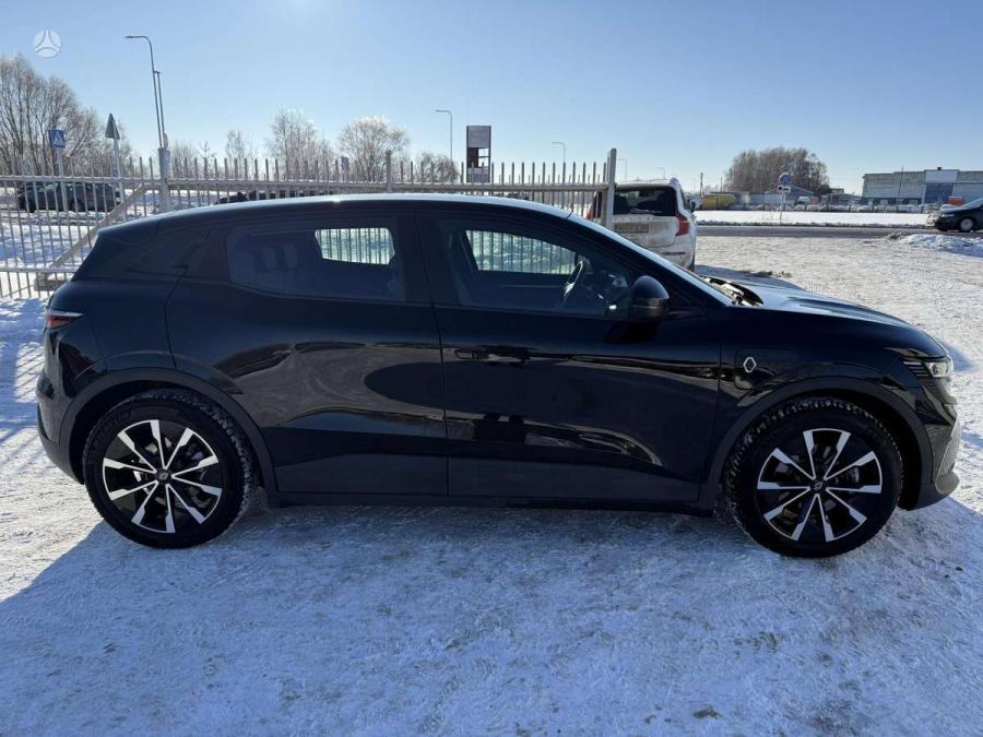 Black Renault Megane E-Tech 2023 in Marijampole, with an engine capacity of 0.00 L and mileage of 117 thousand km for 16995 €, photo 4 on AUTOMOTO.COM.LV