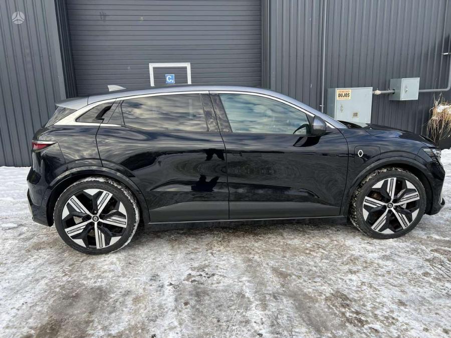 Black Renault Megane E-Tech 2022 in Alytus, with an engine capacity of 0.00 L and mileage of 38 thousand km for 17400 €, photo 4 on AUTOMOTO.COM.LV
