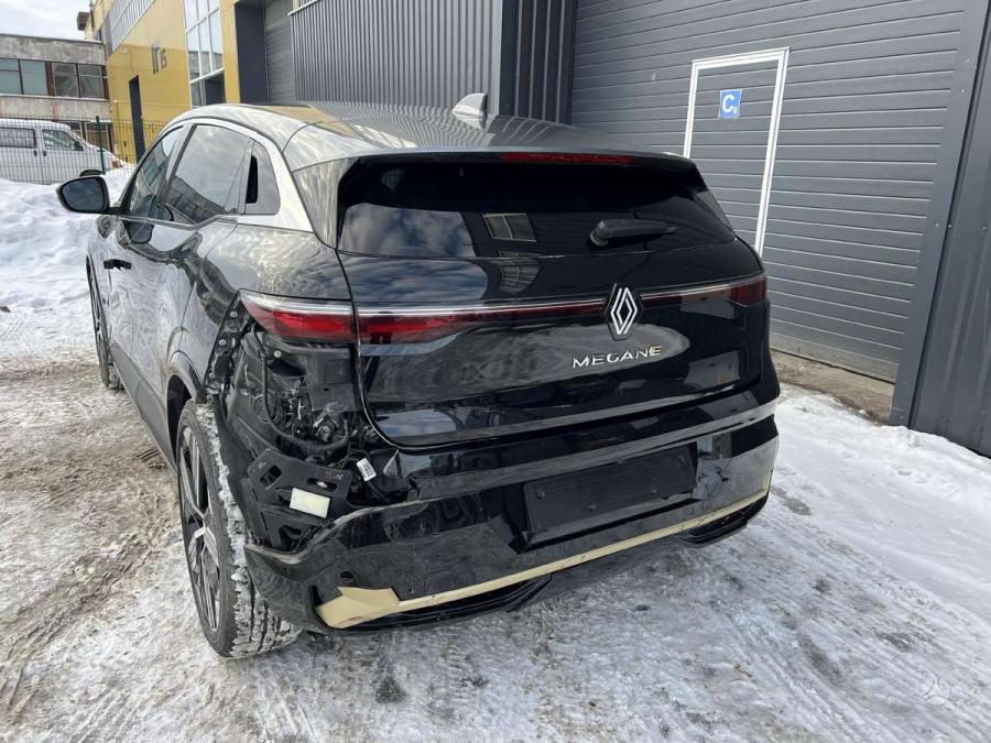 Black Renault Megane E-Tech 2022 in Alytus, with an engine capacity of 0.00 L and mileage of 38 thousand km for 17400 €, photo 7 on AUTOMOTO.COM.LV