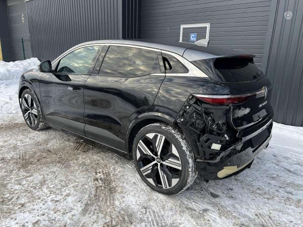 Melns Renault Megane E-Tech 2022 Alīta, ar dzinēja tilpumu 0.00 L un nobraukumu 38 tūkst. km par 17400 €, foto 8 vietnē AUTOMOTO.COM.LV