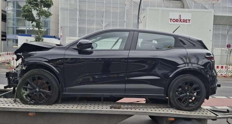 Melns Renault Megane E-Tech 2022 Telšiai, ar dzinēja tilpumu 0.00 L un nobraukumu 114 tūkst. km par 5300 €, foto 8 vietnē AUTOMOTO.COM.LV