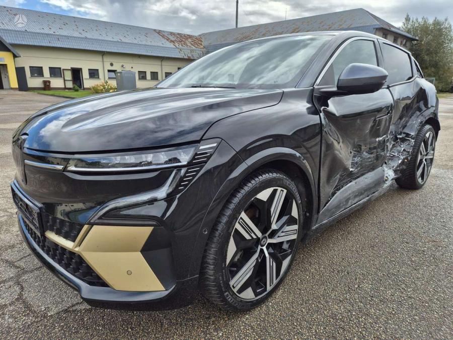 Черный Рено Megane E-Tech 2022 в Мажейкяй, объемом двигателя 0.00 л и пробегом 65 тыс. км за 13400 €, фото 7 на AUTOMOTO.COM.LV