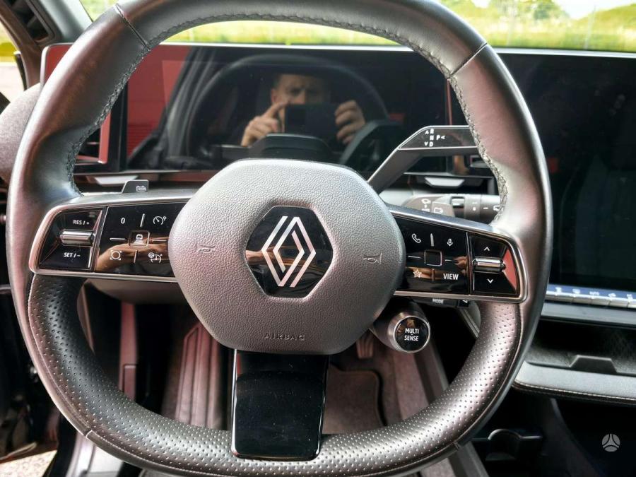 Melns Renault Megane E-Tech 2023 Telšiai, ar dzinēja tilpumu 0.00 L un nobraukumu 38 tūkst. km par 22500 €, foto 24 vietnē AUTOMOTO.COM.LV