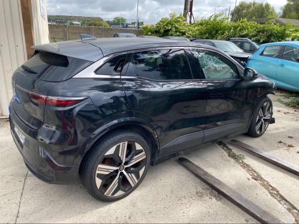 Black Renault Megane E-Tech 2024 in Kaunas, with an engine capacity of 0.00 L and mileage of 13 thousand km for 7500 €, photo 3 on AUTOMOTO.COM.LV