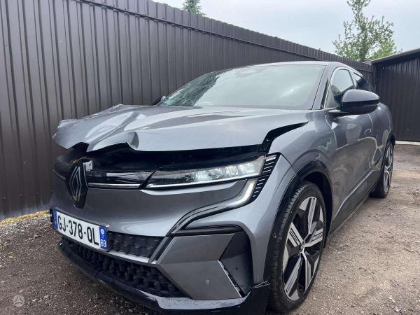 Grey Renault Megane E-Tech 2022 in Kaunas, with an engine capacity of 0.00 L and mileage of 72 thousand km for 8999 €, photo 1 on AUTOMOTO.COM.LV