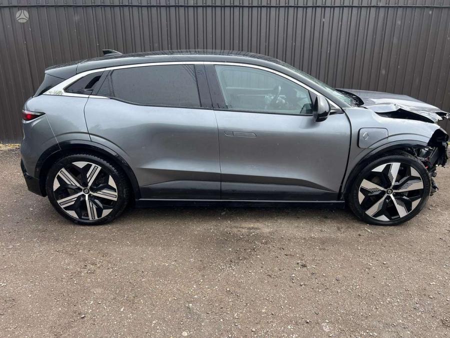Pelēks Renault Megane E-Tech 2022 Kauņa, ar dzinēja tilpumu 0.00 L un nobraukumu 72 tūkst. km par 8999 €, foto 5 vietnē AUTOMOTO.COM.LV