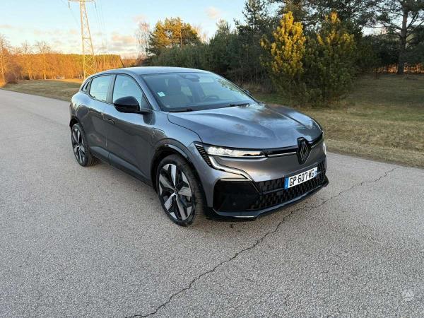 Grey Renault Megane E-Tech 2023 in Kaunas, with an engine capacity of 0.00 L and mileage of 18 thousand km for 18900 €, photo 1 on AUTOMOTO.COM.LV