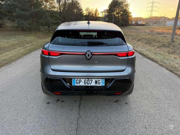 Grey Renault Megane E-Tech 2023 in Kaunas, with an engine capacity of 0.00 L and mileage of 18 thousand km for 18900 €, photo 4 on AUTOMOTO.COM.LV