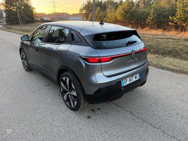 Grey Renault Megane E-Tech 2023 in Kaunas, with an engine capacity of 0.00 L and mileage of 18 thousand km for 18900 €, photo 5 on AUTOMOTO.COM.LV