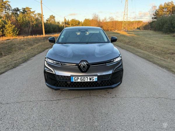 Grey Renault Megane E-Tech 2023 in Kaunas, with an engine capacity of 0.00 L and mileage of 18 thousand km for 18900 €, photo 8 on AUTOMOTO.COM.LV