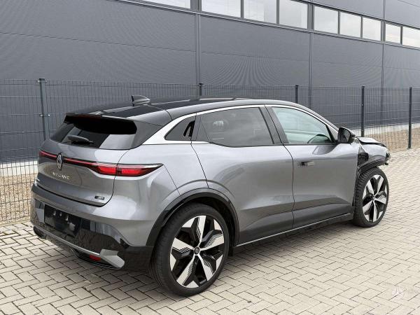 Grey Renault Megane E-Tech 2023 in Kaunas, with an engine capacity of 0.00 L and mileage of 32 thousand km for 15400 €, photo 4 on AUTOMOTO.COM.LV