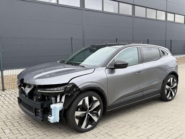 Pelēks Renault Megane E-Tech 2023 Kauņa, ar dzinēja tilpumu 0.00 L un nobraukumu 32 tūkst. km par 15200 €, foto 3 vietnē AUTOMOTO.COM.LV