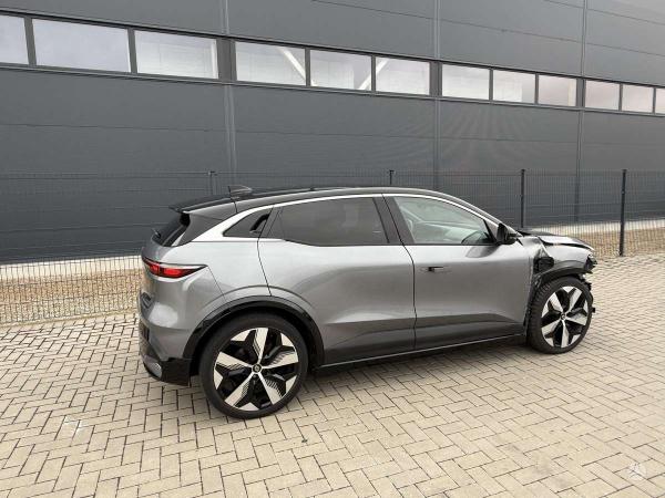 Pelēks Renault Megane E-Tech 2023 Kauņa, ar dzinēja tilpumu 0.00 L un nobraukumu 32 tūkst. km par 15200 €, foto 6 vietnē AUTOMOTO.COM.LV