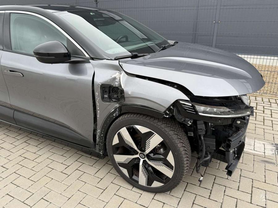 Серый Рено Megane E-Tech 2023 в Каунас, объемом двигателя 0.00 л и пробегом 32 тыс. км за 15200 €, фото 8 на AUTOMOTO.COM.LV