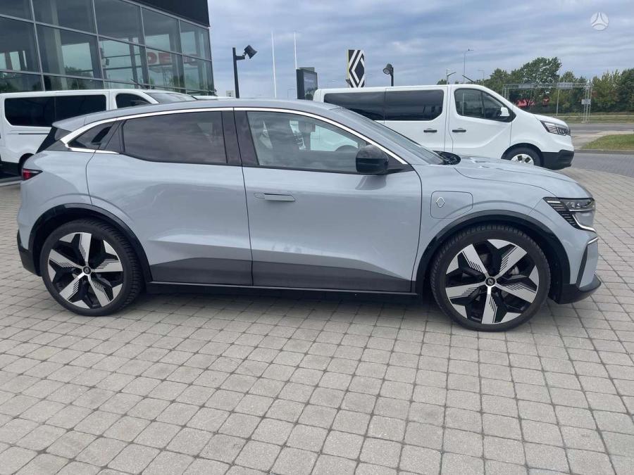 Grey Renault Megane E-Tech 2023 in Klaipeda, with an engine capacity of 0.00 L and mileage of 72 thousand km for 18500 €, photo 8 on AUTOMOTO.COM.LV