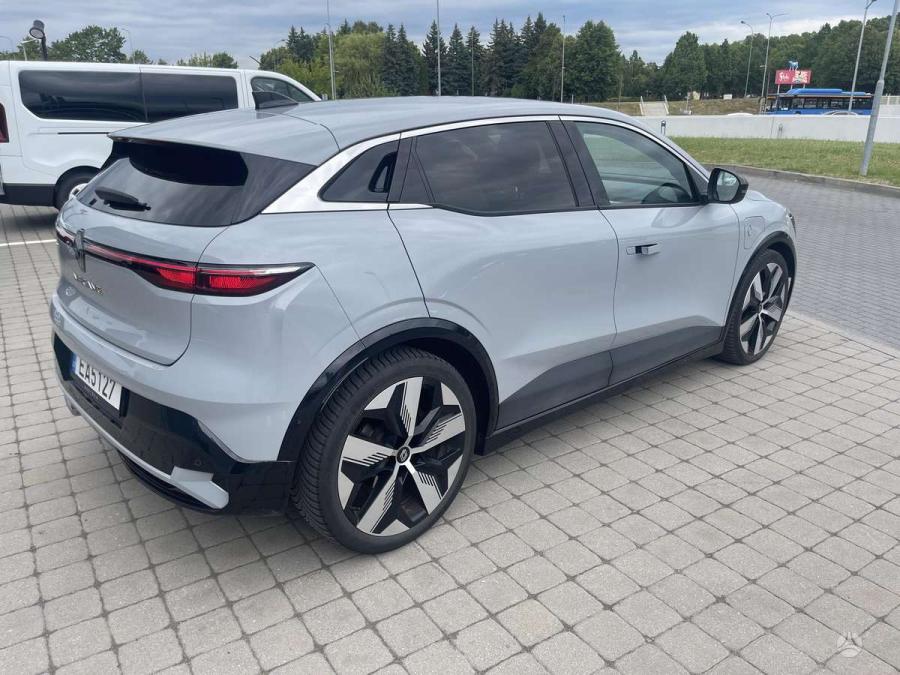 Grey Renault Megane E-Tech 2023 in Klaipeda, with an engine capacity of 0.00 L and mileage of 72 thousand km for 18500 €, photo 9 on AUTOMOTO.COM.LV